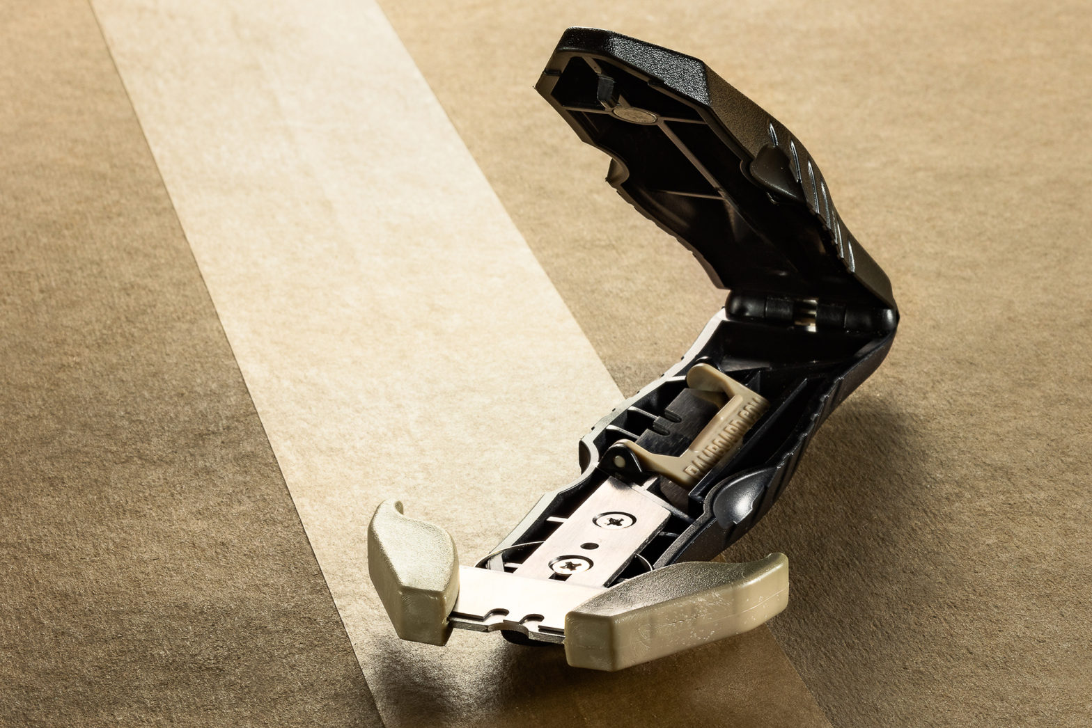 Multi-Cutter | Safety Utility Knife | Ram Board®